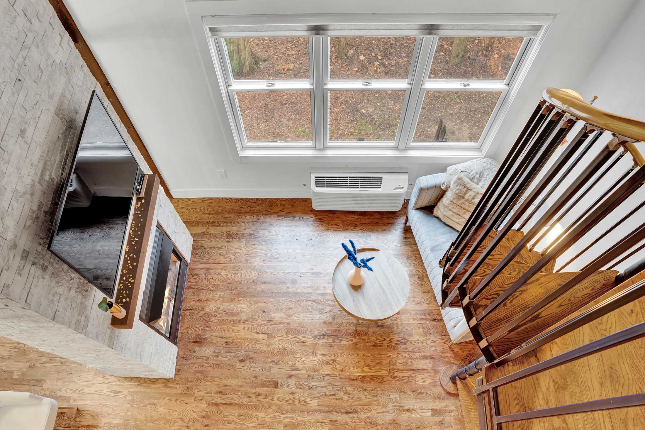 Barn - Master Suite - 2nd FL ‣ Chimney Hill Estate