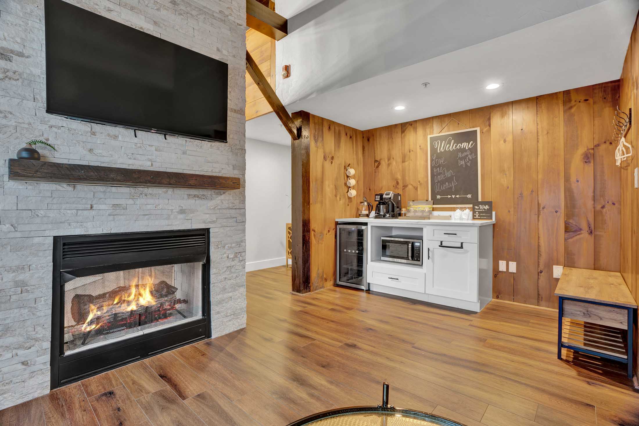 Barn – Suite 2 – 1st FL ‣ Chimney Hill Estate